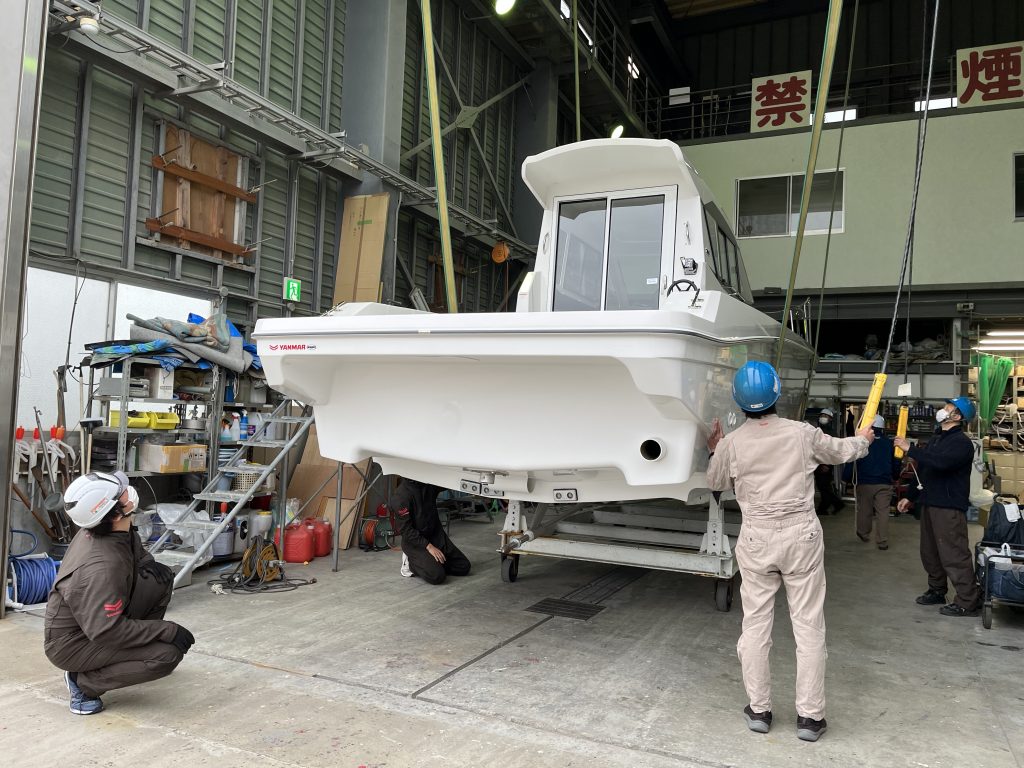 JIBSに向け搬出&EX34FB艤装 ｜ ヤンマーマリンブログ
